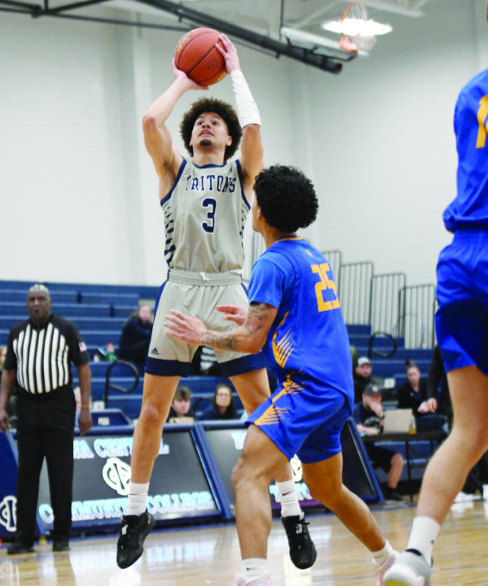 Triton men edged by Trojans | News, Sports, Jobs - Messenger News